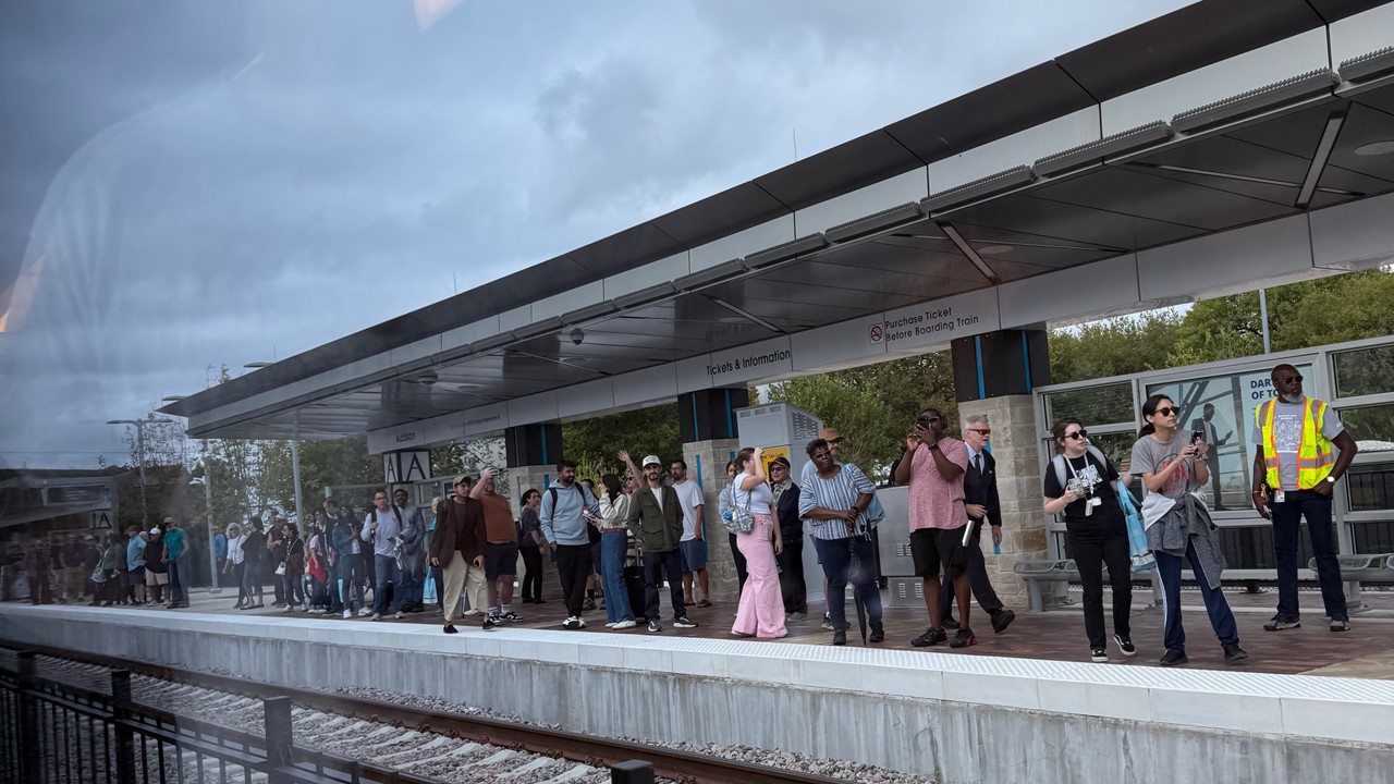 DART's new Silver Line draws crowds on Saturday opening celebration ...